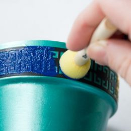 Como Decorar Vaso de Barro com Stencil 5 - Como fazer artesanatos